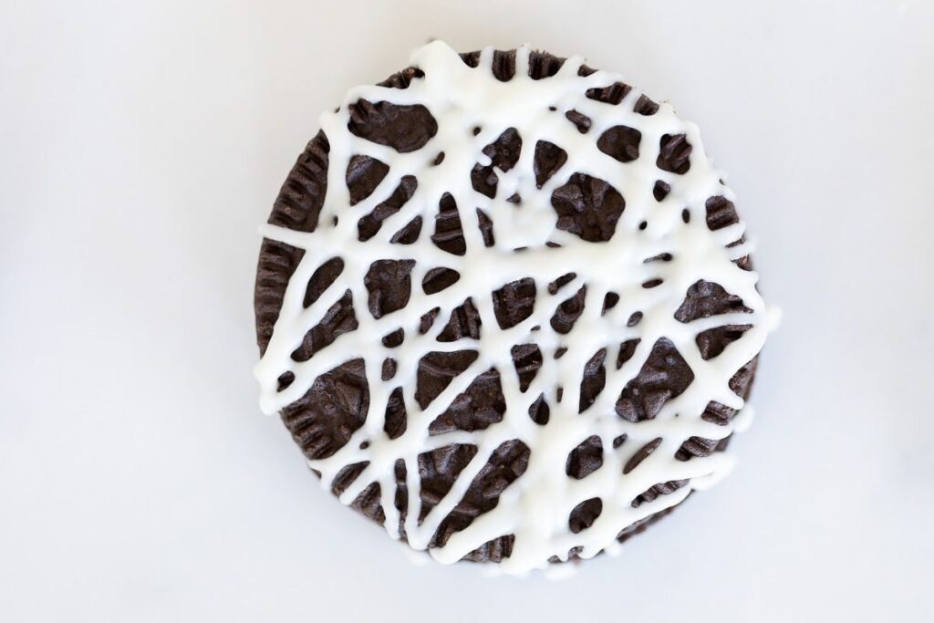 No Bake Oreo Spider Web Cookies | Easy Cookie Recipes
