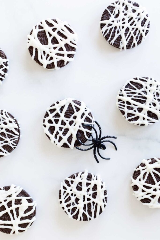 No Bake Oreo Spider Web Cookies | Easy Cookie Recipes