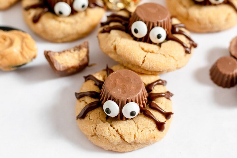 Halloween Peanut Butter Spider Cookies | Easy Cookie Recipes