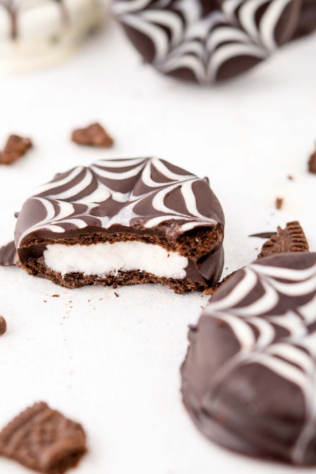 Halloween Chocolate Covered Oreos | Easy Cookie Recipes