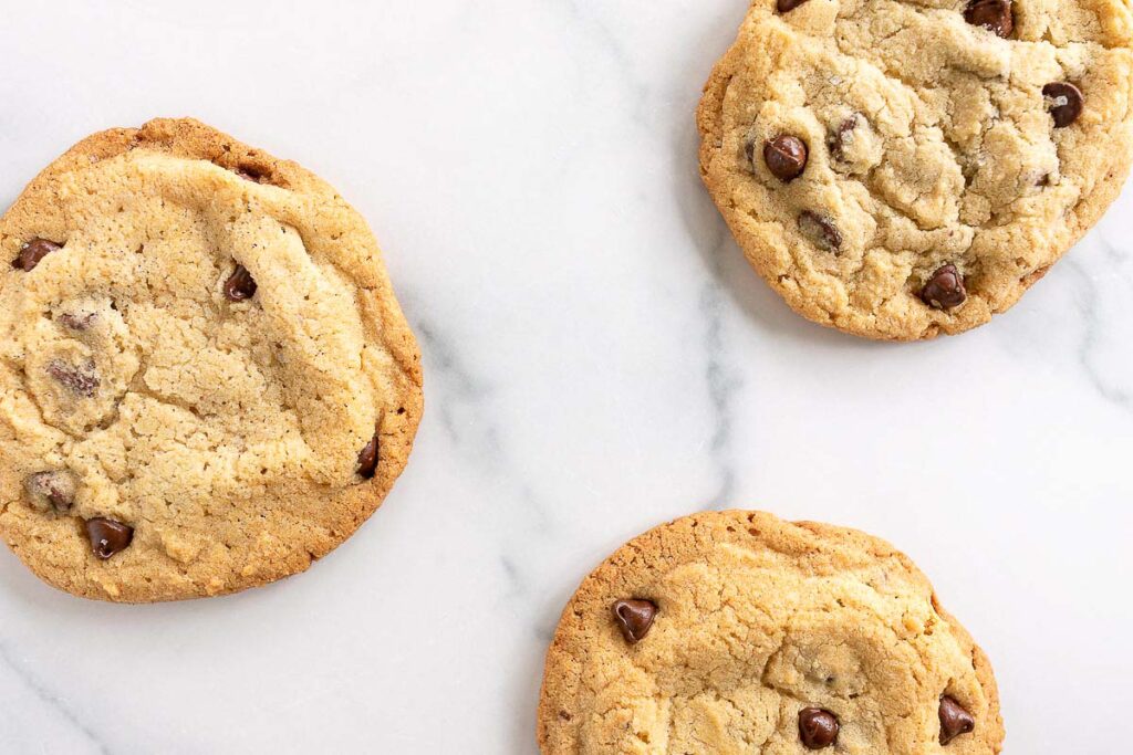 Giant Chocolate Chip Cookies - Easy Cookie Recipes