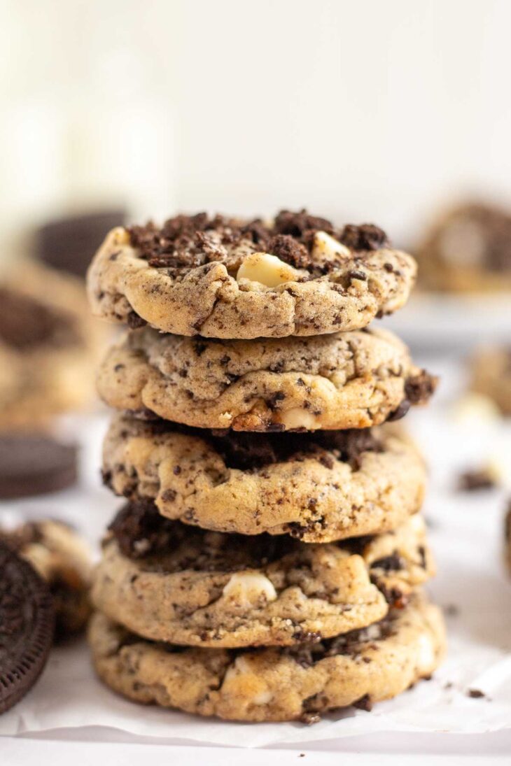 Oreo Chip Cookies - Easy Cookie Recipes